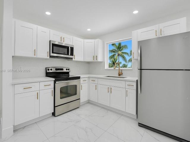 2 BR, 1 BA Apartment 105 Northwest 14th Way, Dania Beach, FL 33004