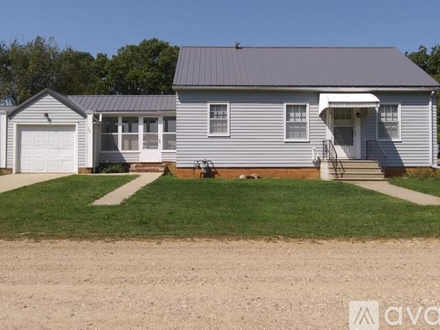 2 BR, 1 BA Apartment 105 S Lindberg Ave, Dunnell, MN 56127