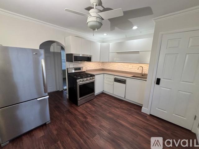 2 BR, 1 BA Apartment 1069 Eaton Road, Unit Upper Unit, Berkley, MI 48072