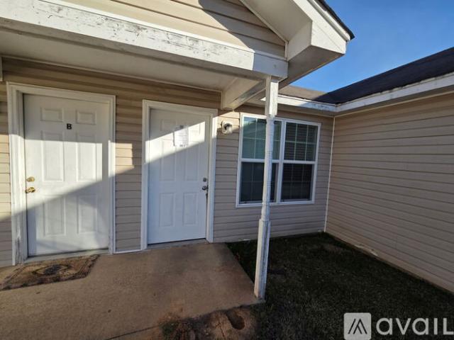 2 BR, 1 BA Apartment 106 Hines Blvd, Unit C, Bolivar, TN 38008