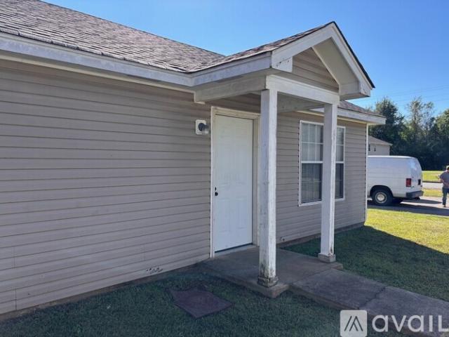 2 BR, 1 BA Apartment 106 Hines Blvd, Unit D, Bolivar, TN 38008