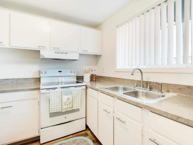 2 BR, 1 BA Apartment 10728 Northeast Halsey Street Unit D38, Portland, OR 97220