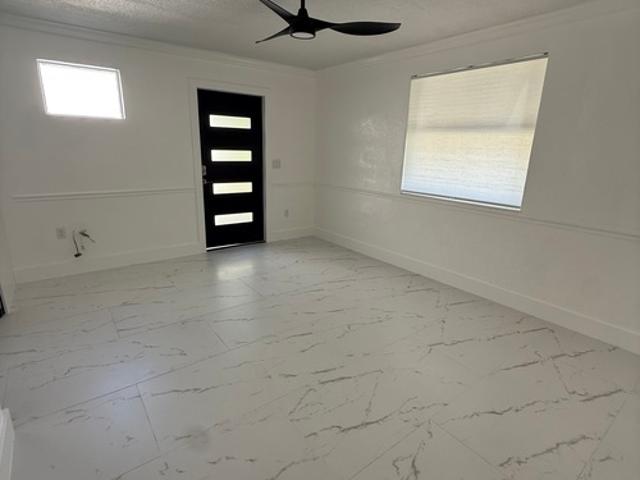 2 BR, 1 BA Apartment 1072 North Alhambra Circle, Unit A, Naples, FL 34103