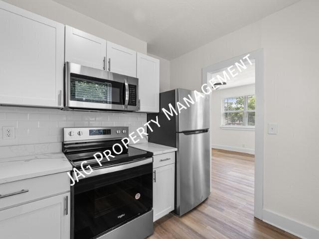 2 BR, 1 BA Apartment 1074 Day Avenue, Jacksonville, FL 32205