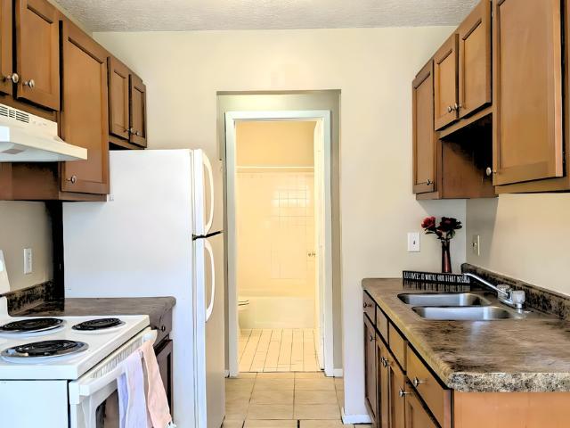 2 BR, 1 BA Apartment 1077 Van Dyke St, St. Paul, MN 55119