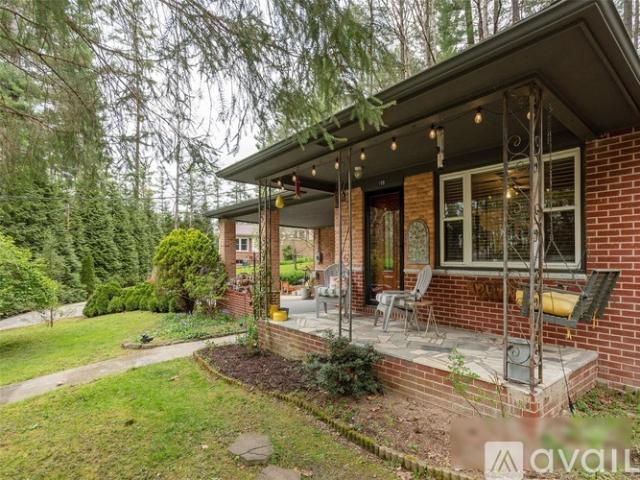 2 BR, 1 BA Apartment 108 Virginia Avenue, Hendersonville, NC 28739