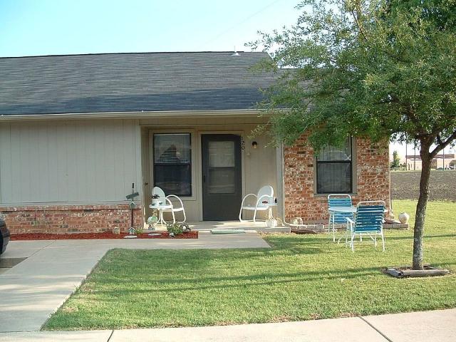 2 BR, 1 BA Apartment 108 W 8th Street, Venus, TX 76084