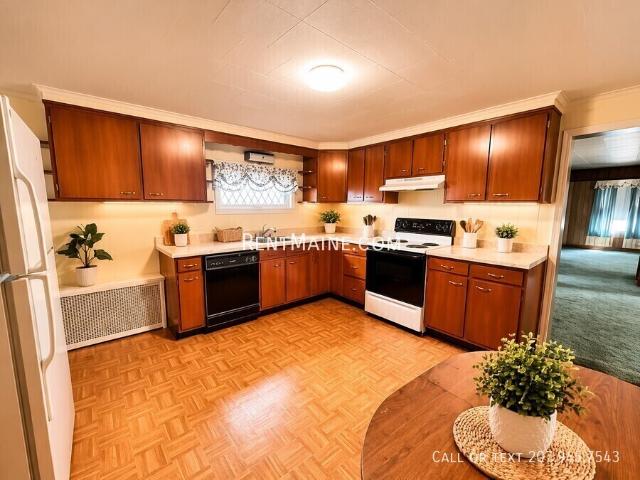 2 BR, 1 BA Apartment 108 Pearl St. Apt Bangor, ME 04401