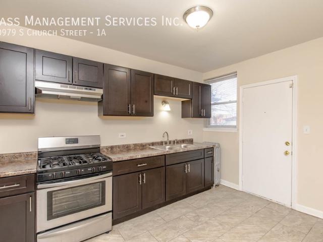 2 BR, 1 BA Apartment 10979 S Church Street, Chicago, IL 60643