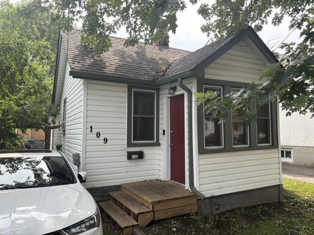 2 BR, 1 BA Apartment 109 Algonquin Ave S, Thunder Bay, ON P7B 4S8