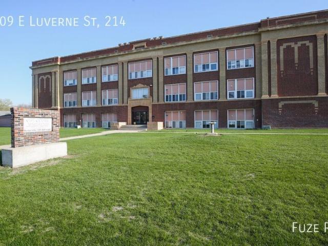 2 BR, 1 BA Apartment 109 E Luverne St, 214, Luverne, MN 56156
