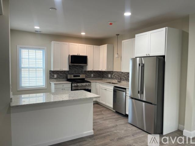 2 BR, 1 BA Apartment 10 Monticello St, Unit 1, Providence, RI 02904