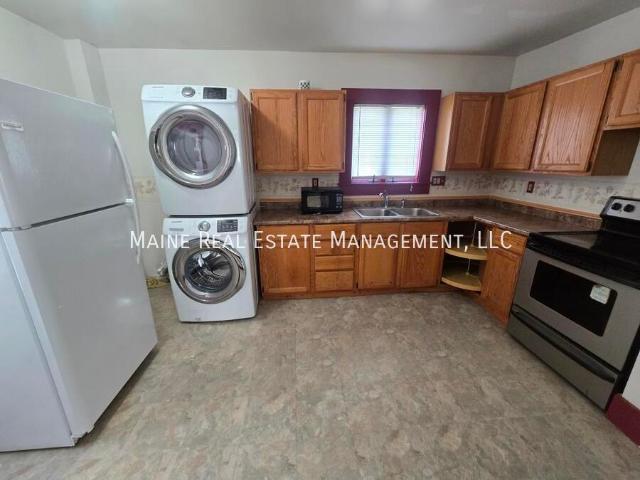 2 BR, 1 BA Apartment 10 Otis St Bangor, ME 04401