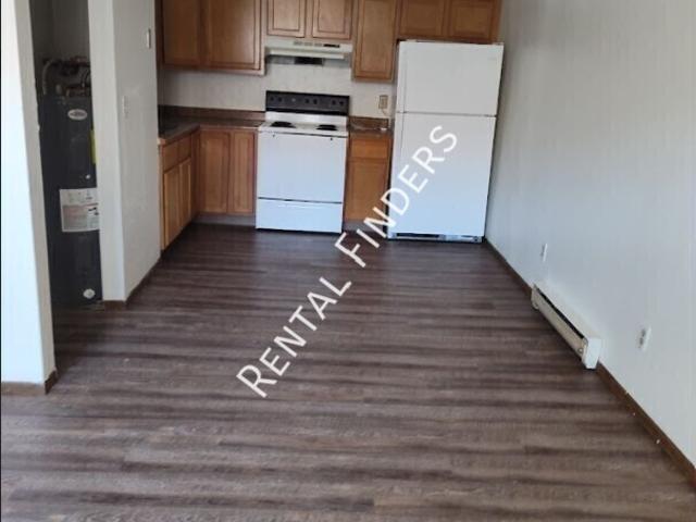 2 BR, 1 BA Apartment 10 Cottage Row, Marinette, WI 54143