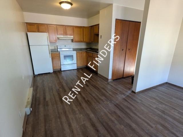 2 BR, 1 BA Apartment 10 Cottage Row, Marinette, WI 54143