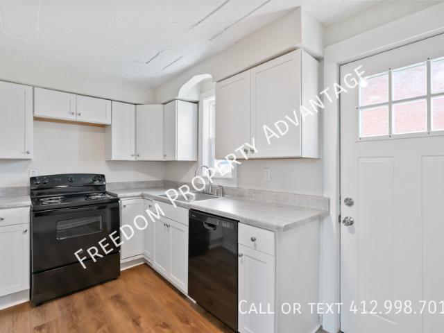 2 BR, 1 BA Apartment 10 Iron St, Canonsburg, PA 15317