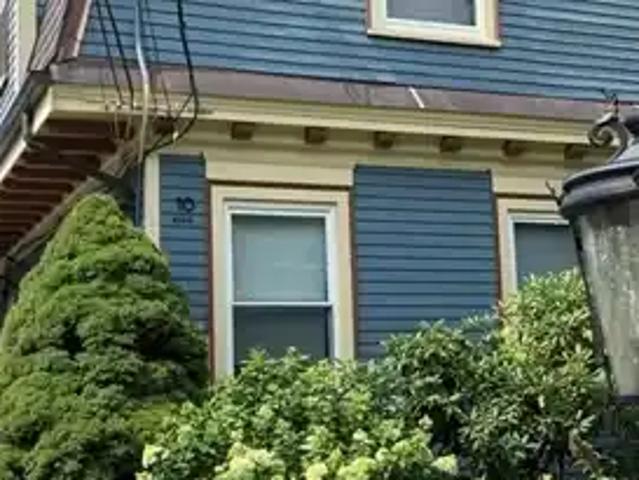 2 BR, 1 BA Apartment 10 Summit Ave, Somerville, MA 02143