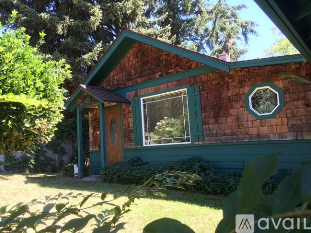 2 BR, 1 BA Apartment 10th Ave, Gold Hill, OR 97525