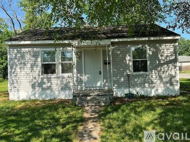 2 BR, 1 BA Apartment 1100 South Vicksburg Street, Marion, IL 62959