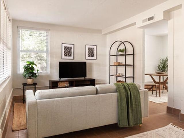 2 BR, 1 BA Apartment 1100 Washington Circle Unit 2 beds, 1 bath, $1300, Atlanta, GA 30344