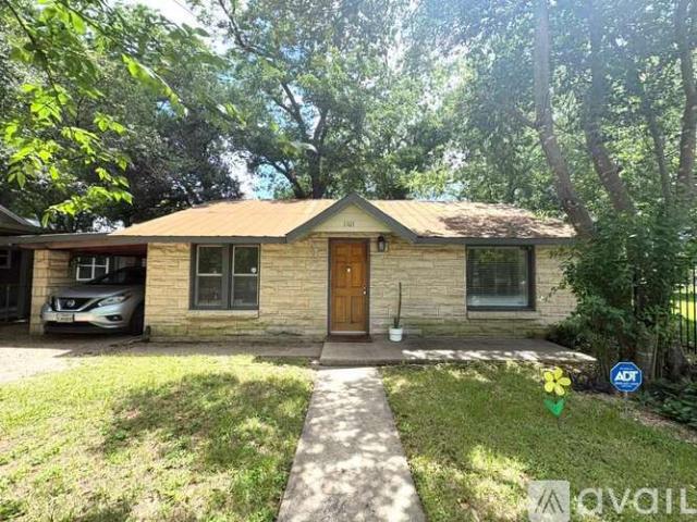 2 BR, 1 BA Apartment 1101 Holly St 1, Austin, TX 78702