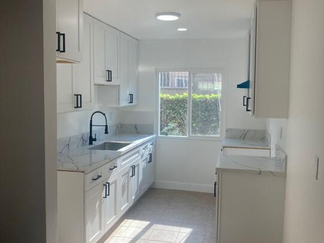 2 BR, 1 BA Apartment 1101 West 106th Street, Los Angeles, CA 90044