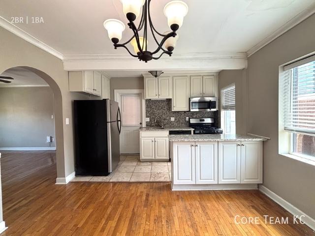 2 BR, 1 BA Apartment 1107 W. 45th St Kansas City, MO 64111