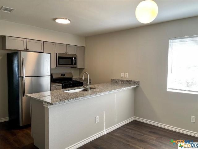 2 BR, 1 BA Apartment 1108 Hazelton St, San Marcos, TX 78666