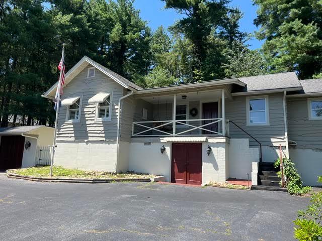 2 BR, 1 BA Apartment 110 Chariton Avenue, Hendersonville, NC 28739
