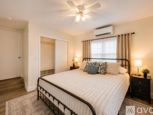 2 BR, 1 BA Apartment 1110 8th St N, Unit 3, St. Petersburg, FL 33701