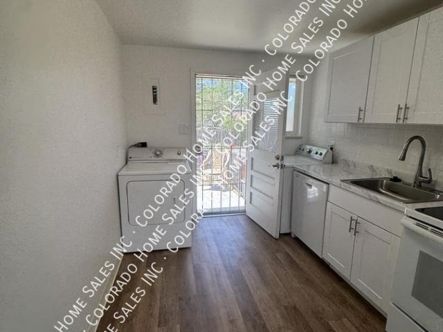 2 BR, 1 BA Apartment 1119 Rosemary St, Denver, CO 80220