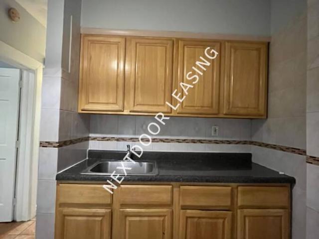 2 BR, 1 BA Apartment 111 Baldwin Ave, Jersey City, NJ 07306
