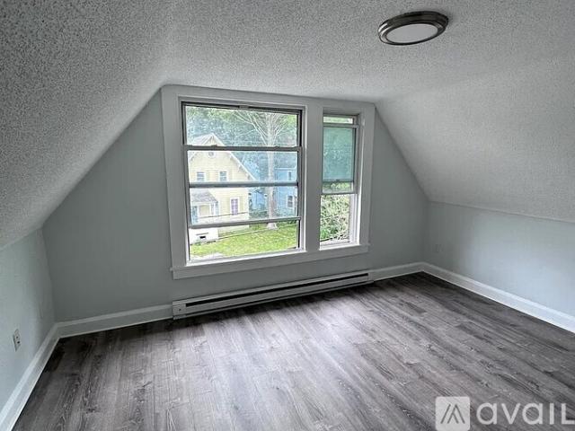 2 BR, 1 BA Apartment 111 Laurel Hill Avenue, Unit Unit 3, Norwich, CT 06360