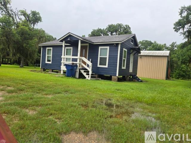 2 BR, 1 BA Apartment 1124 S Columbia Dr, West Columbia, TX 77486