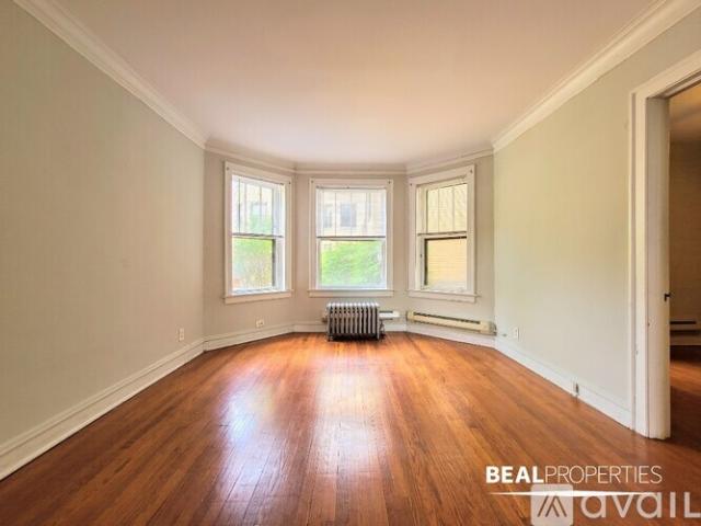 2 BR, 1 BA Apartment 1125 W Oakdale Ave, Unit 1A, Chicago, IL 60657