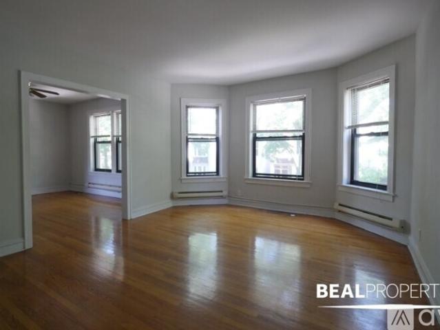 2 BR, 1 BA Apartment 1127 W Oakdale Ave, Unit 2A, Chicago, IL 60657