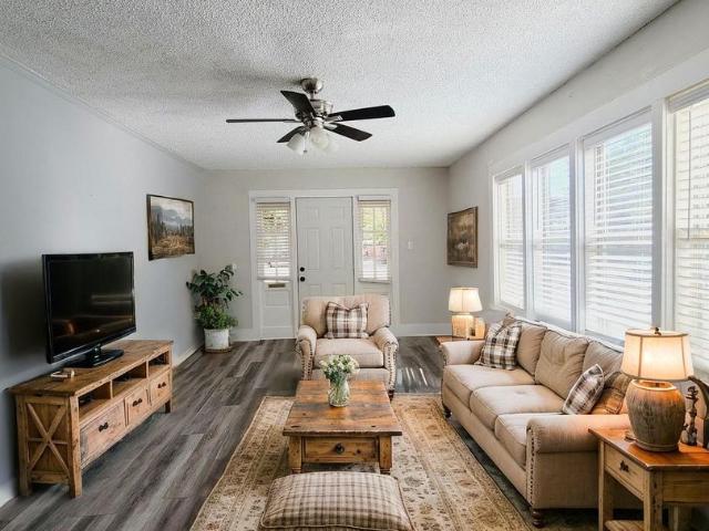 2 BR, 1 BA Apartment 112 N Walnut Street, Colorado Springs, CO 80905
