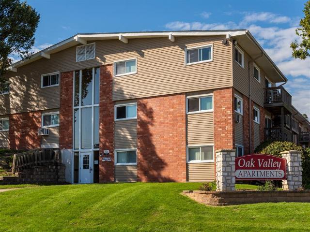 2 BR, 1 BA Apartment 1140 East 37th Street Unit 1140 204, Davenport, IA 52807