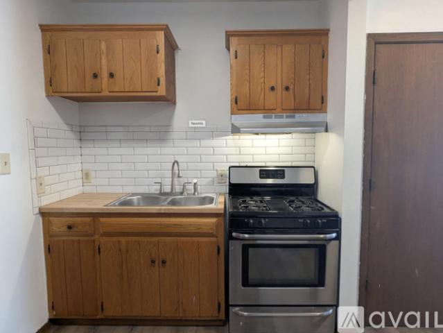 2 BR, 1 BA Apartment 114 118 E Lloyd St, Unit Lower, Milwaukee, WI 53212
