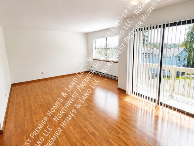 2 BR, 1 BA Apartment 114 NW 3rd Pl, Renton, WA 98057