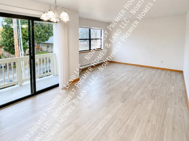 2 BR, 1 BA Apartment 114 NW 3rd Pl, Renton, WA 98057