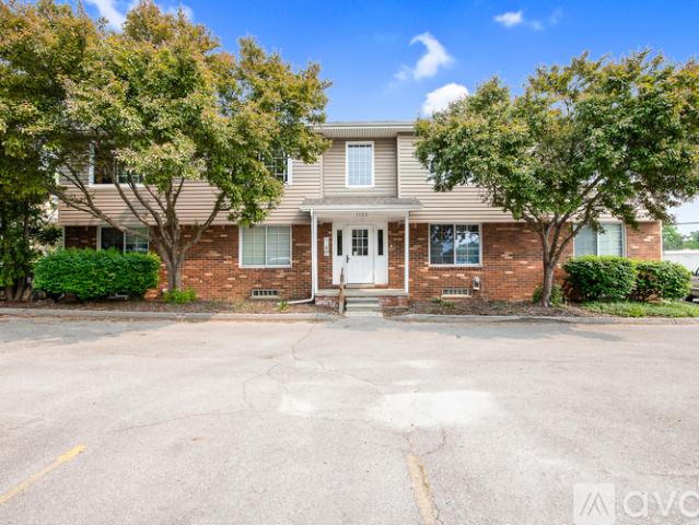 2 BR, 1 BA Apartment 1150 Catalpa Drive, Unit 204, Berkley, MI 48072