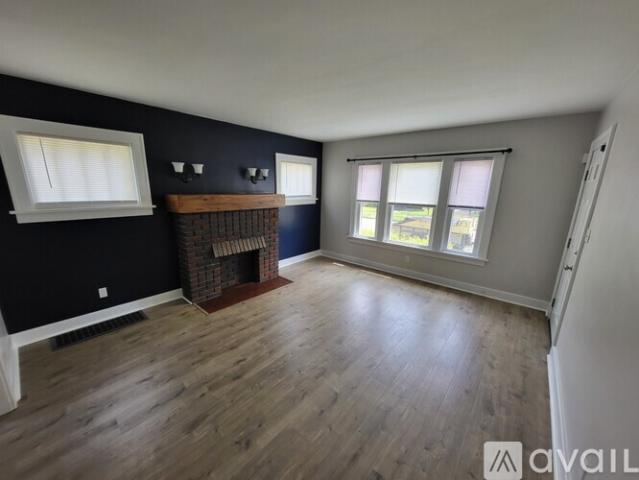 2 BR, 1 BA Apartment 1152 W 27th St, Unit 1, Erie, PA 16508
