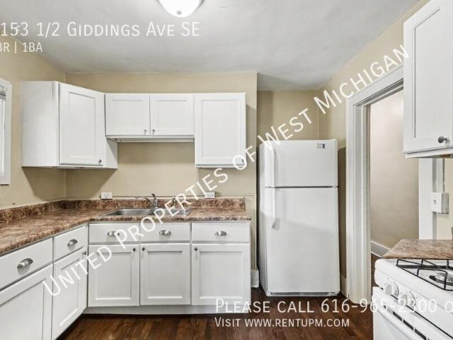 2 BR, 1 BA Apartment 1153 1/2 Giddings Ave SE, Grand Rapids, MI 49506