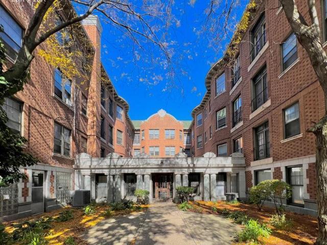 2 BR, 1 BA Apartment 1154 West Lunt, Chicago, IL 60626
