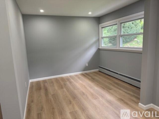2 BR, 1 BA Apartment 115 Washington Avenue North, Unit A, White Plains, NY 10603