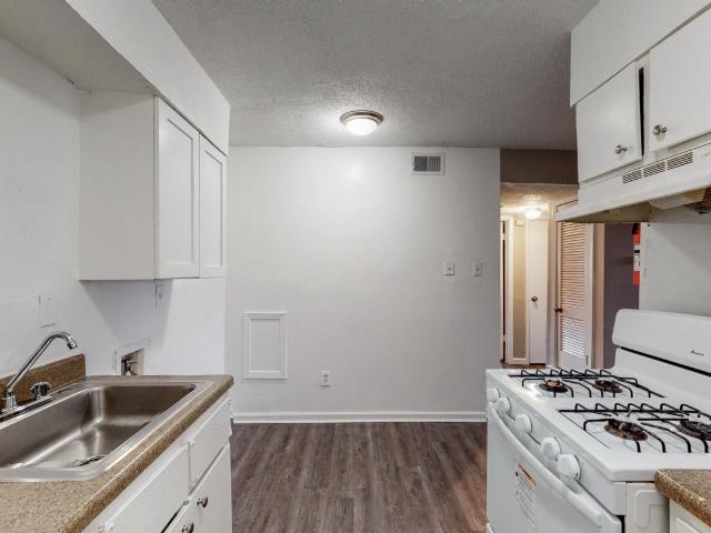 2 BR, 1 BA Apartment 1175 Barron Court Unit 1152 10, Memphis, TN 38114