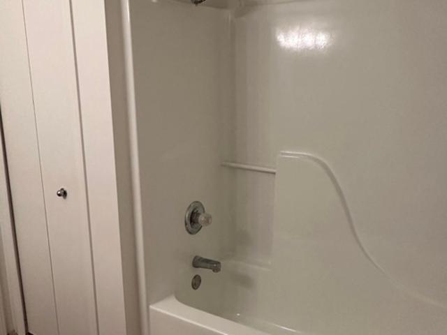 2 BR, 1 BA Apartment 1179 S Latson Rd Apt 8 Howell Mi 48843, Unit 1179 8, Howell, MI 48843