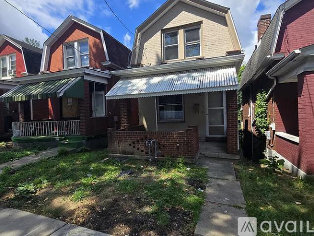 2 BR, 1 BA Apartment 118 Redlyn St, Pittsburgh, PA 15210