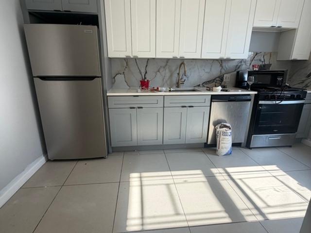 2 BR, 1 BA Apartment 119 Hobart Ave, Unit 4, Bayonne, NJ 07002